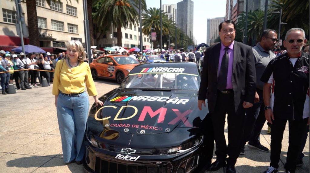 FIESTA DEL DEPORTE MOTOR CON EL NASCAR MEXICO PARADE - NASCAR Mexico Series