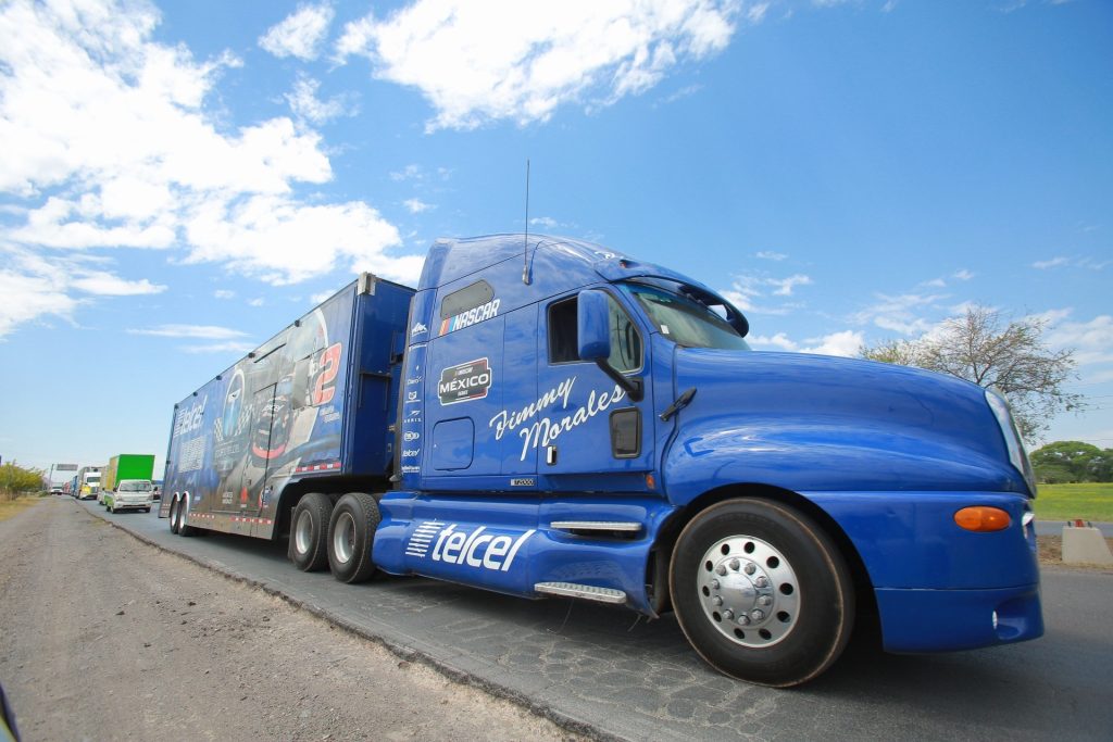 UN DESFILE DE 21 TRAILERS DE NASCAR, COPARON LAS AVENIDAS DE CHIHUAHUA ...